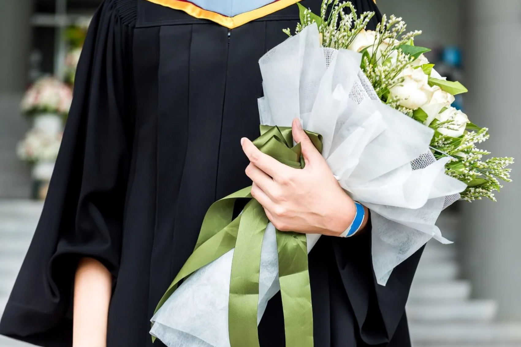 10 Ide Ucapan Wisuda di Buket Bunga Spesial Buat Kamu!